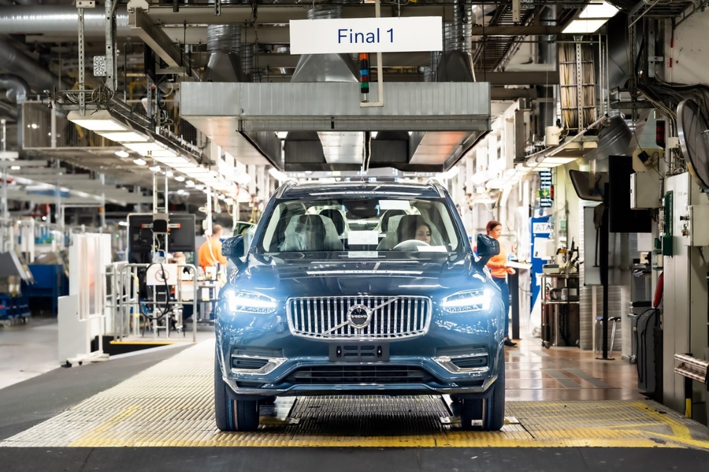 Volvo’s last diesel car enters production as car manufacturers embrace ...